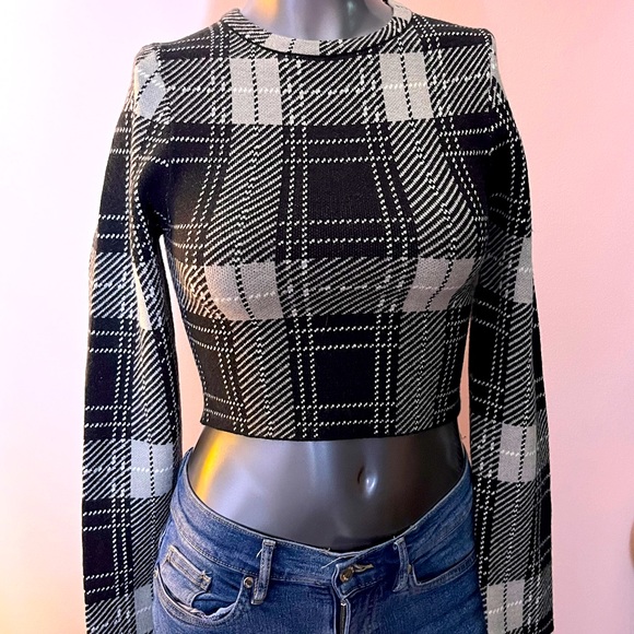 Love Tree | Sweaters | Nwt Love Tree Bw Plaid Long Sleeved Cropped Sexy ...
